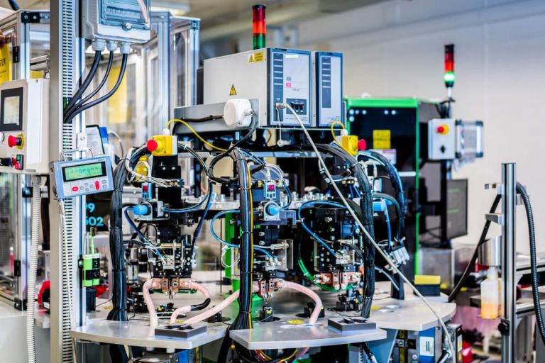 Priemyselná automatizácia a robotizace výroby | ZLÍN ROBOTICS